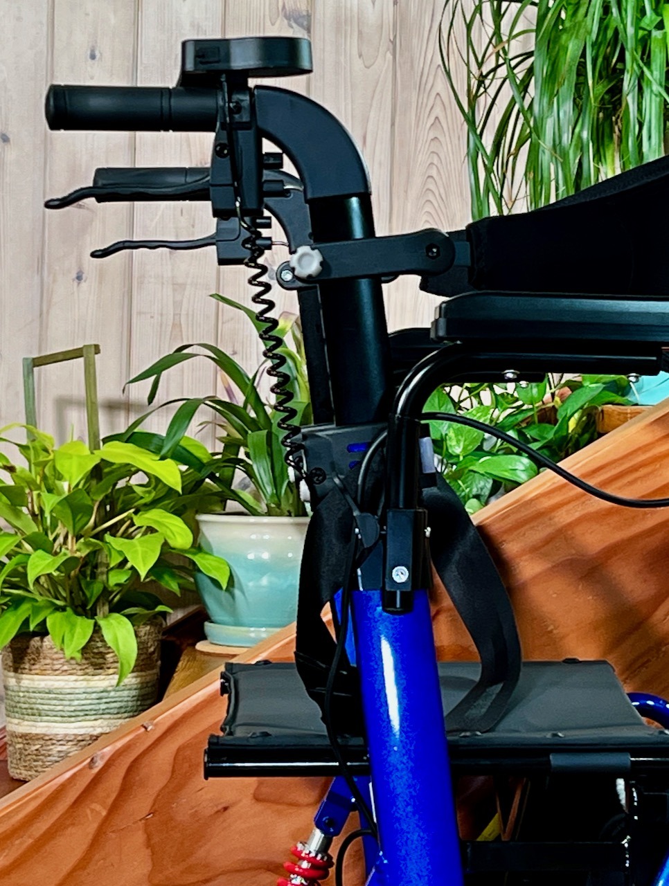 Wheellator XL – Holds Up to 400 Lbs Motorized Walker / Wheelchair ...
